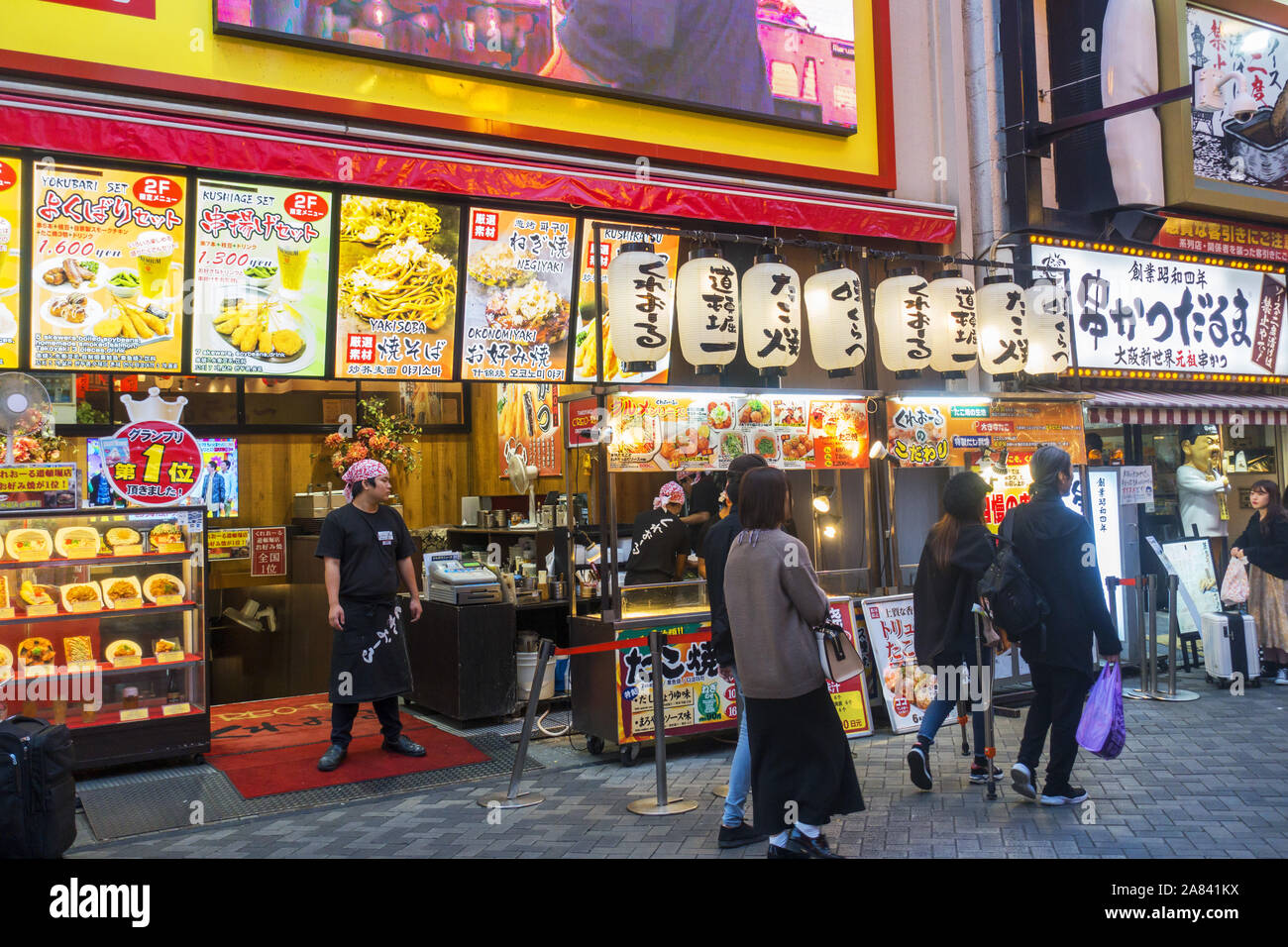 Osaka, Japan - Shop Restaurant selling street food in Dotonbori Stock ...
