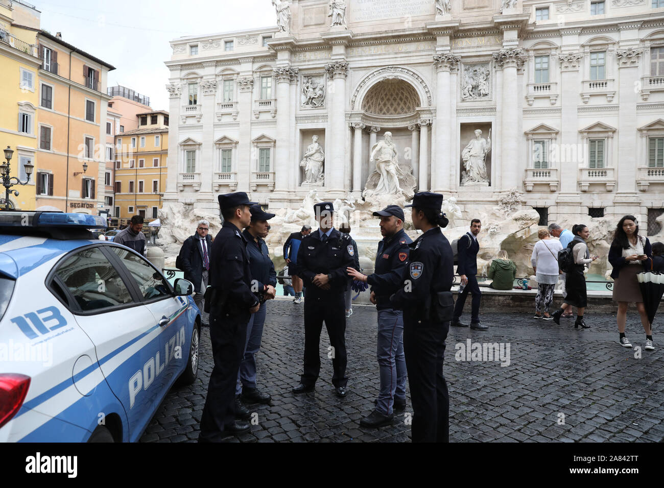 Group of italian police officers hi-res stock photography and images ...
