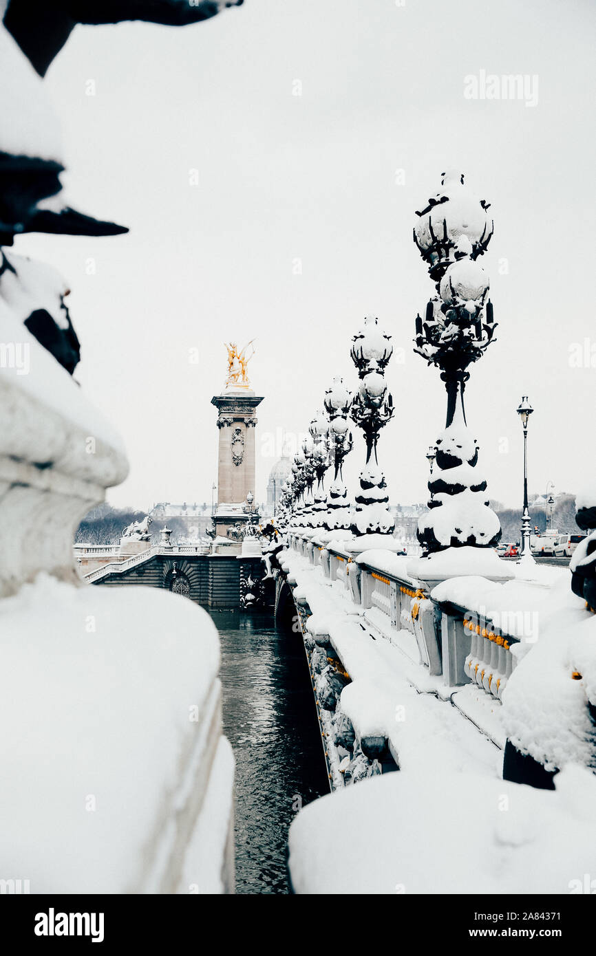 Winter snow in paris, france hi-res stock photography and images - Alamy