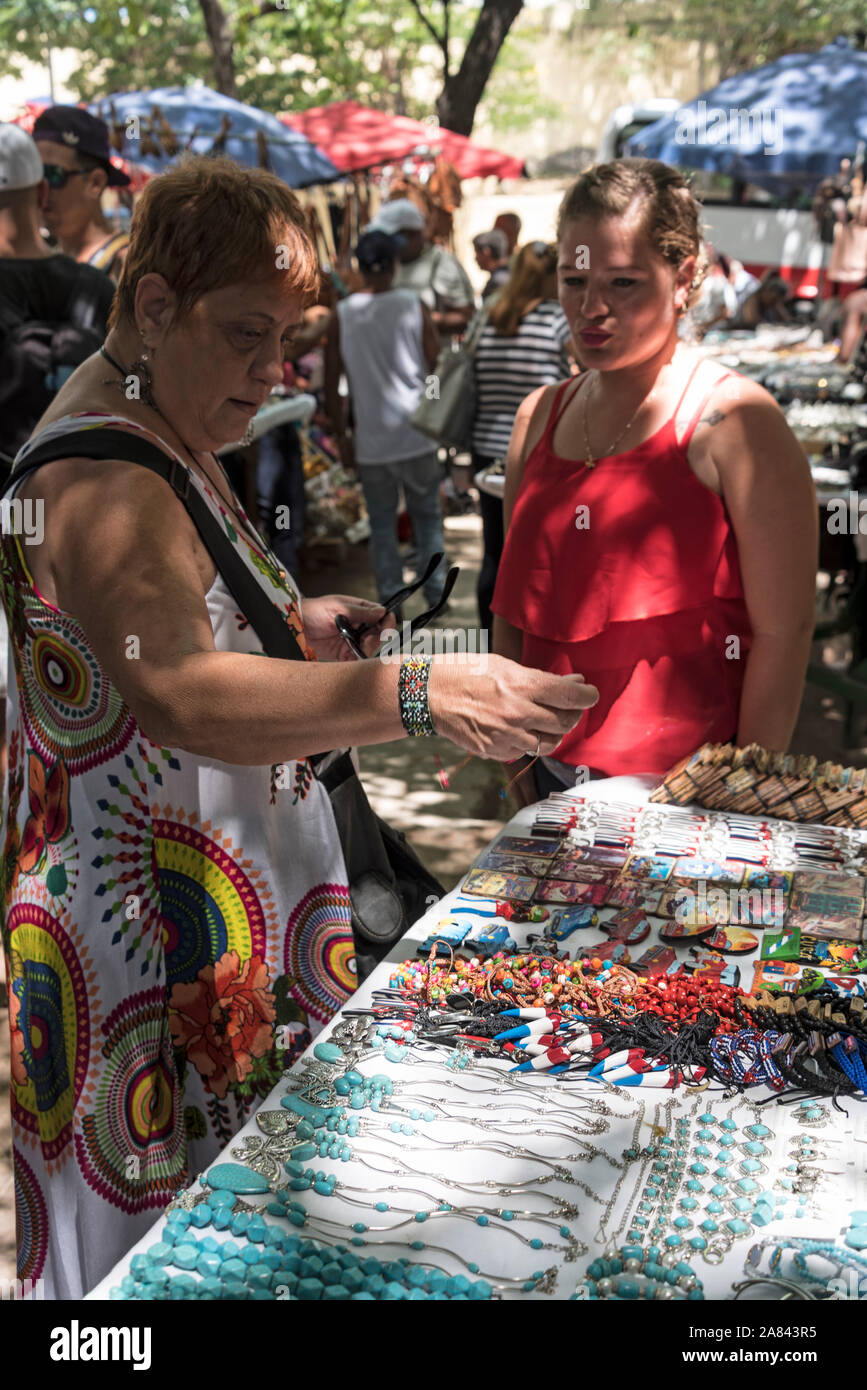 Mercado de Artesanos - market for Cuban crafts and souvenirs in Avenida ...