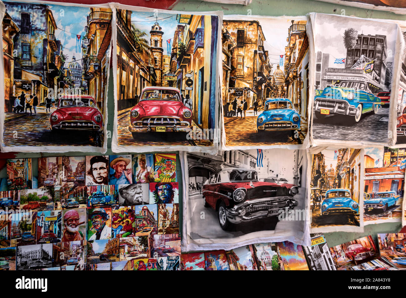 Mercado de Artesanos, a Cuban crafts and souvenirs street market in ...