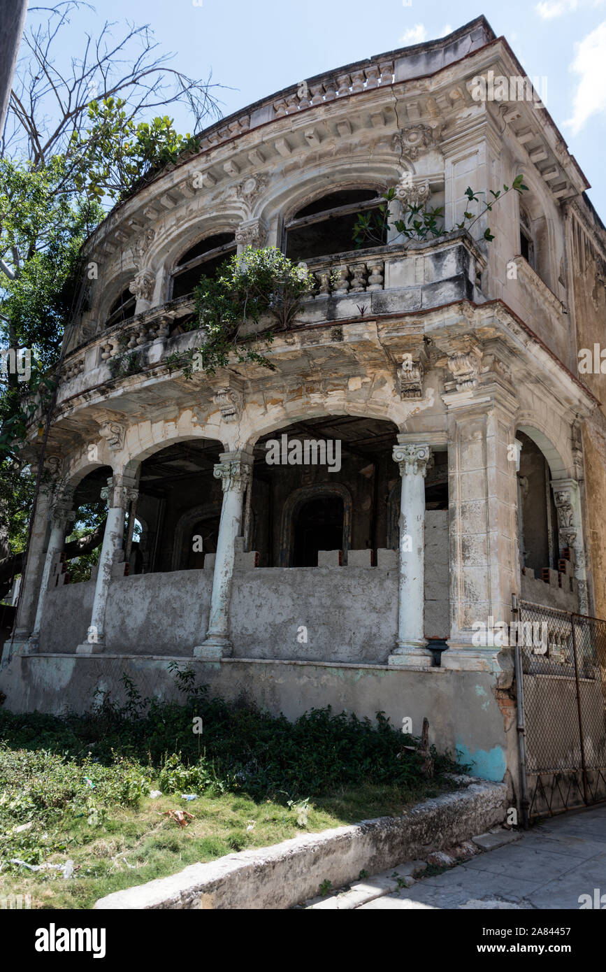 Havana cuba derelict building hi-res stock photography and images - Alamy