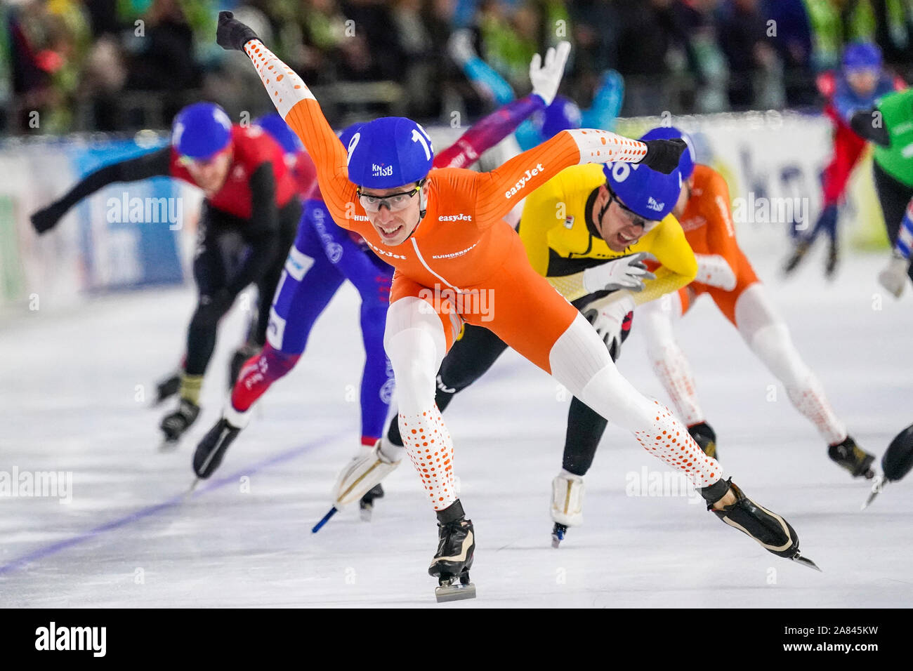 Long track mass start hi-res stock photography and images - Alamy