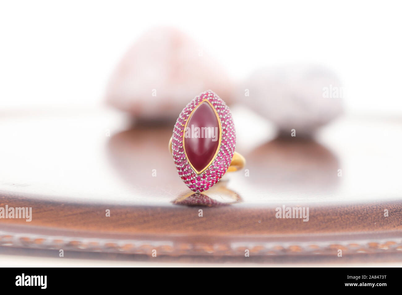 Antique jewellery model hi-res stock photography and images - Alamy