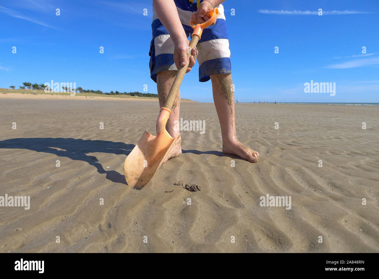 Dig into the sand hi-res stock photography and images - Alamy