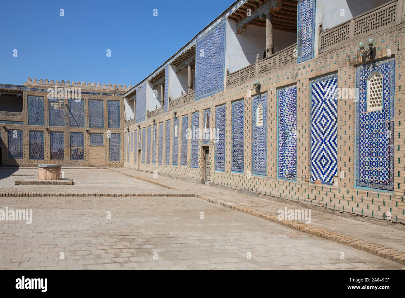 Harem courtyard hi-res stock photography and images - Alamy