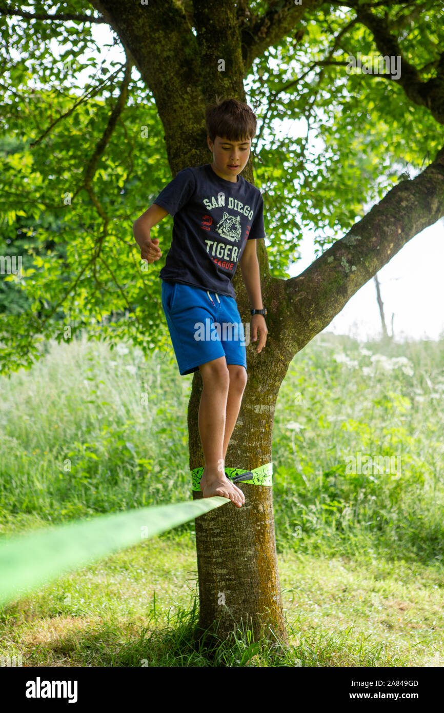 Rope tied slack hi-res stock photography and images - Alamy