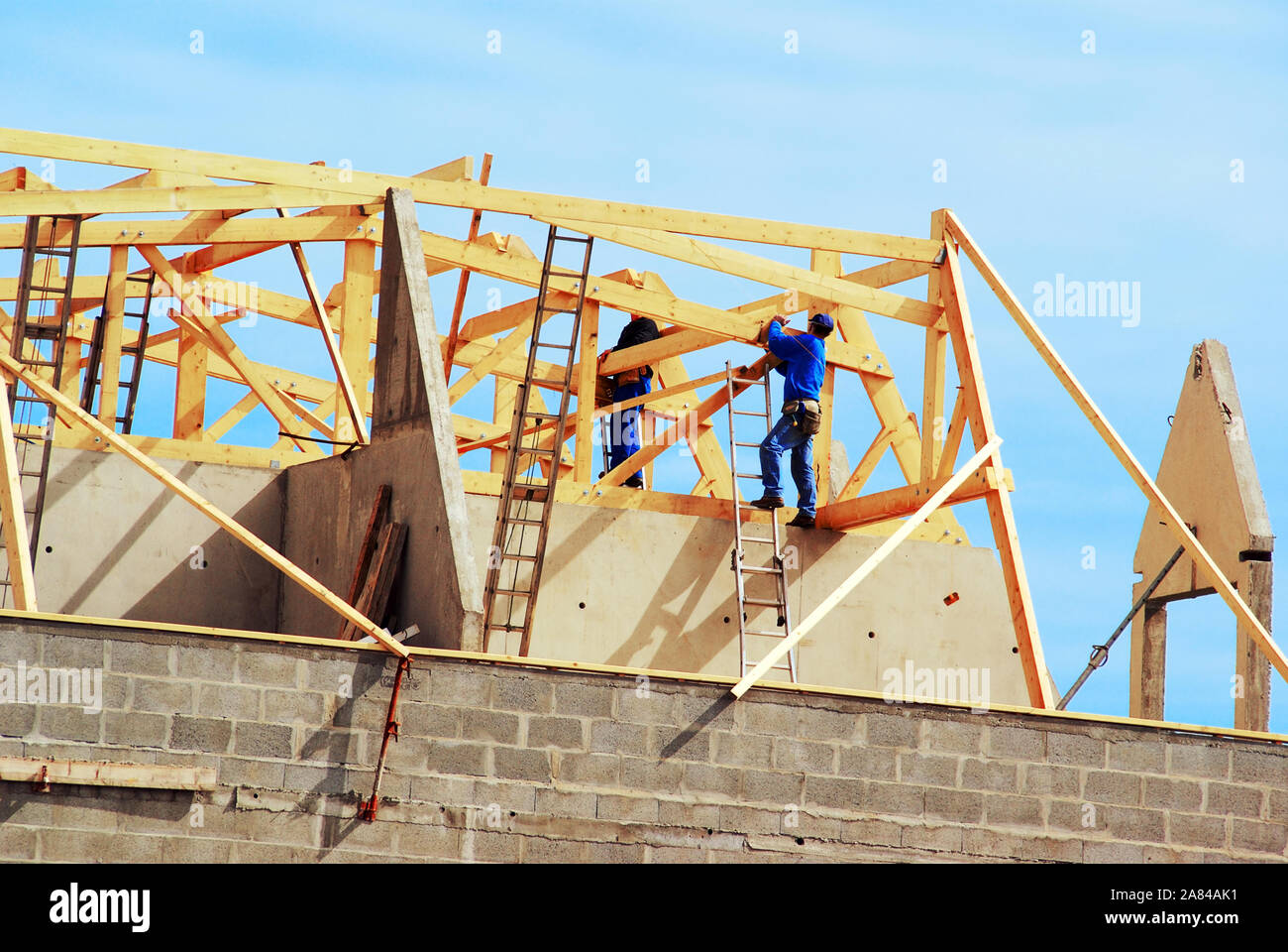 Wood roof with steel beams hi-res stock photography and images - Alamy