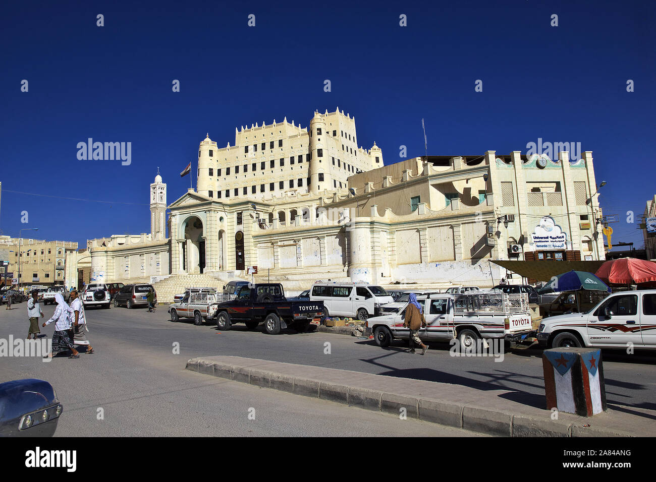 Yemen seiyun palace hi-res stock photography and images - Alamy