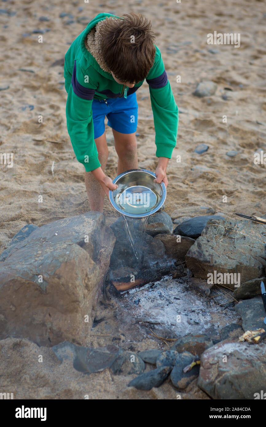 Putting a log on the fire hi-res stock photography and images - Alamy