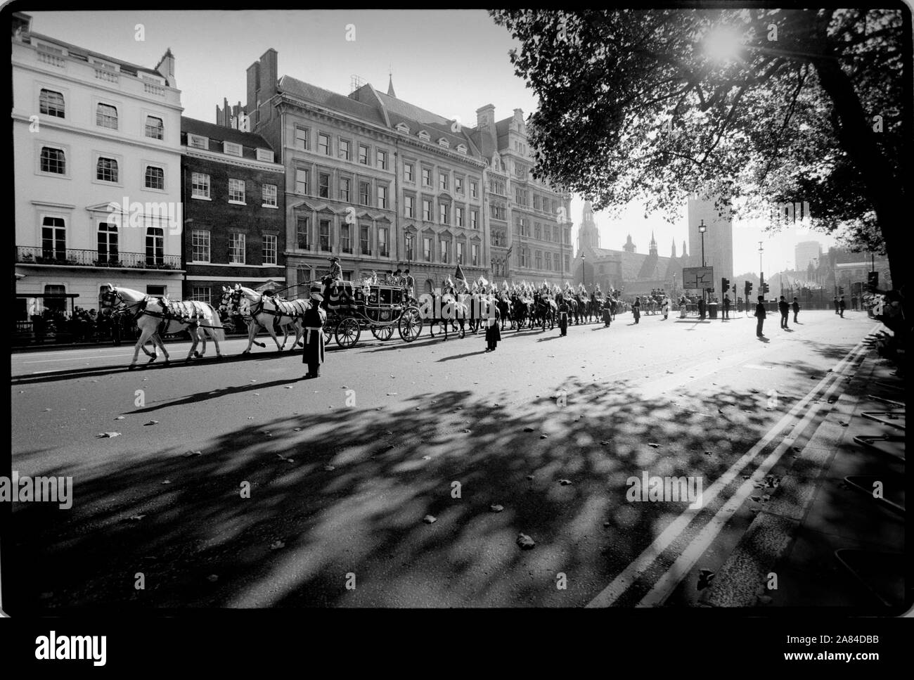 Queen elizabeth opening parliament hi-res stock photography and images ...