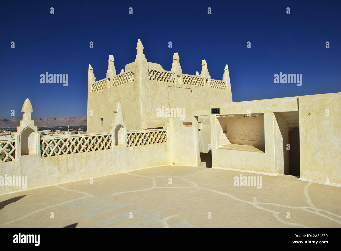 Yemen seiyun palace hi-res stock photography and images - Alamy