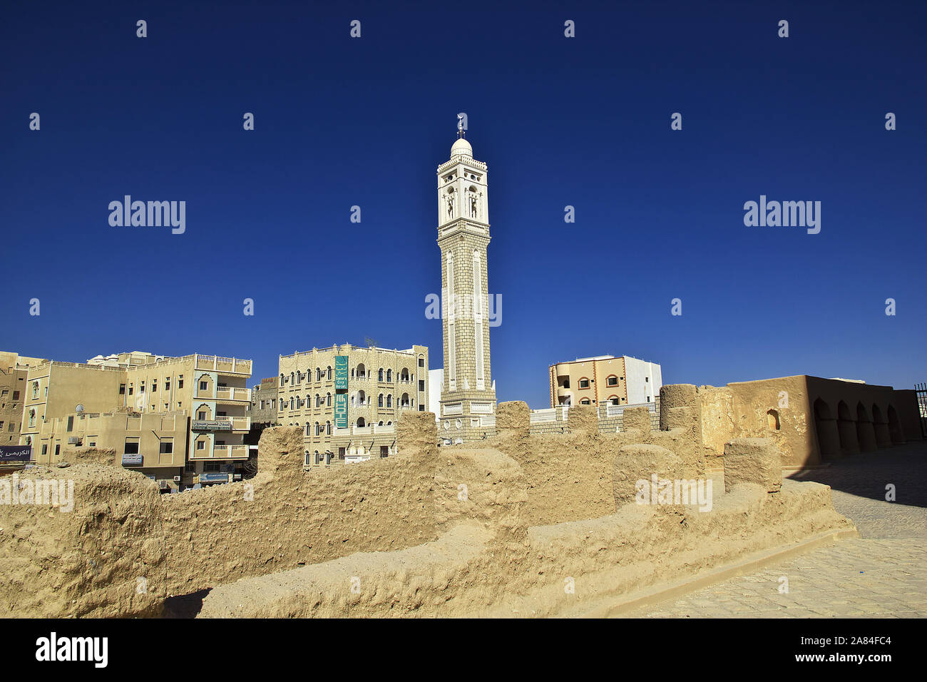 Yemen seiyun palace hi-res stock photography and images - Alamy
