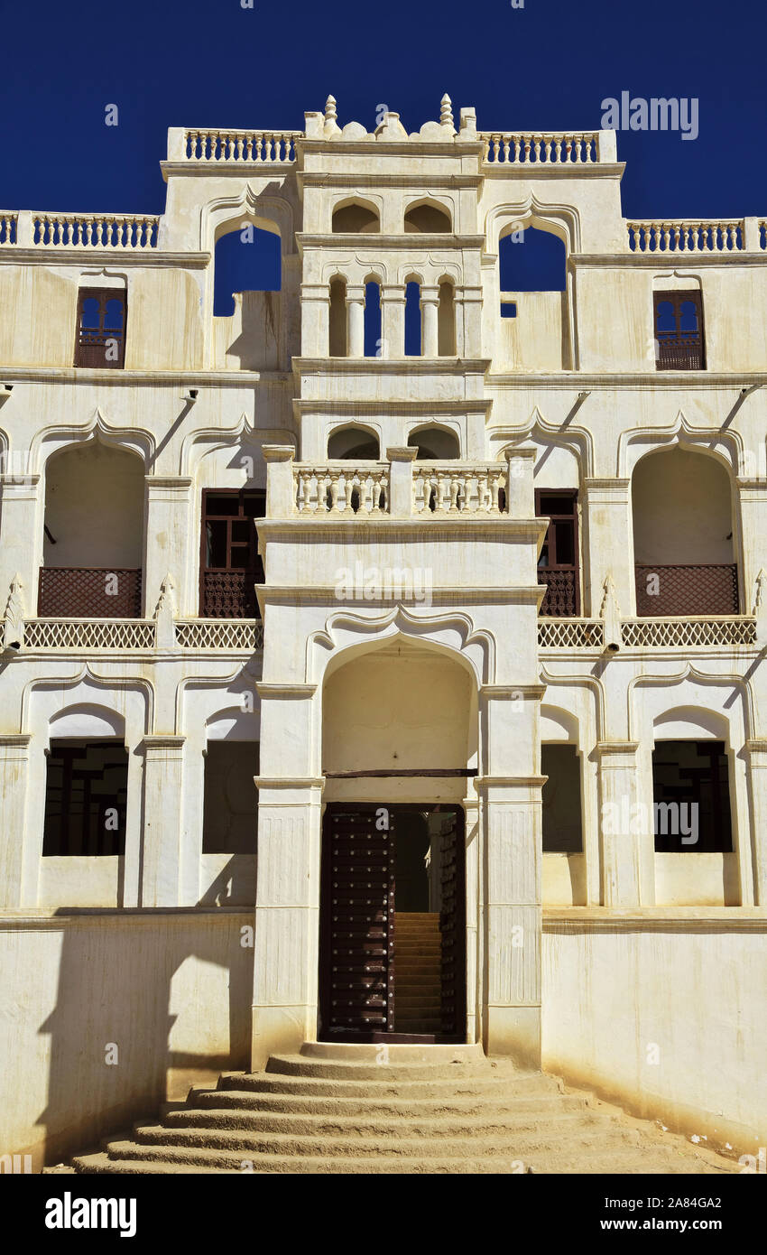 Yemen seiyun palace hi-res stock photography and images - Alamy