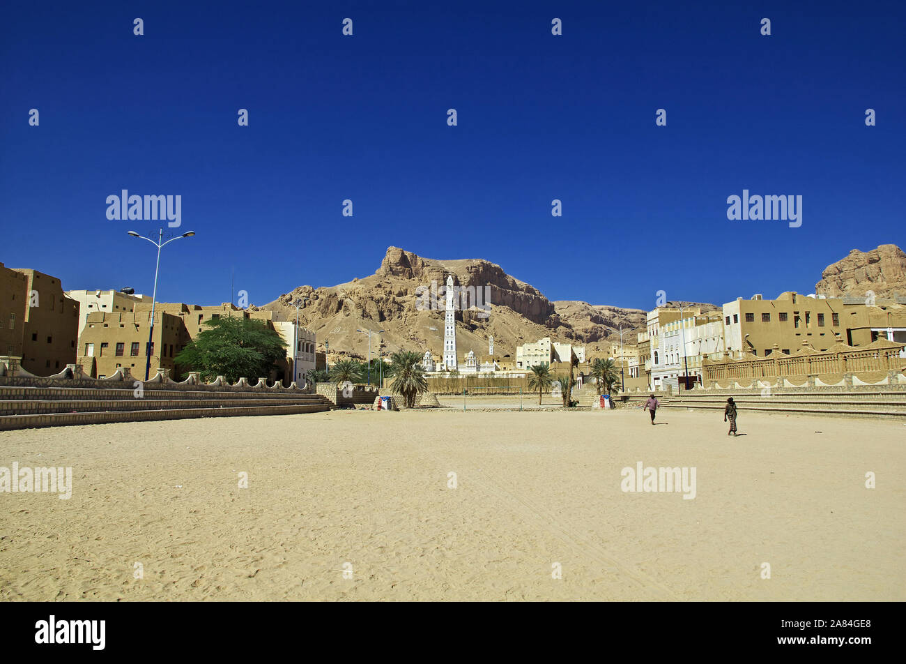 Al-Muhdhar Mosque in Tarim, Yemen Stock Photo - Alamy