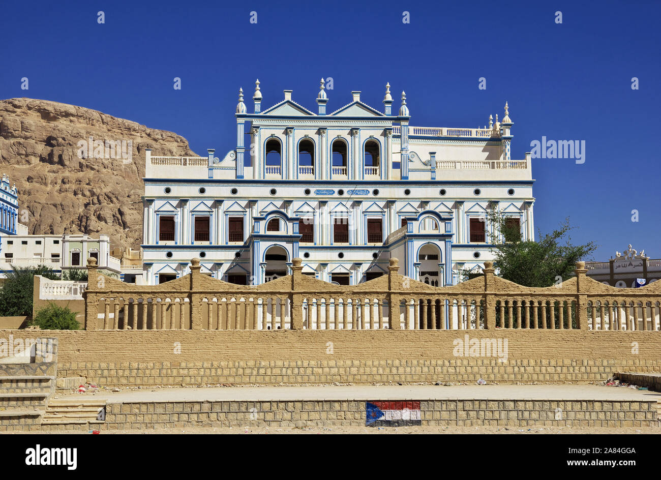 Yemen seiyun palace hi-res stock photography and images - Alamy