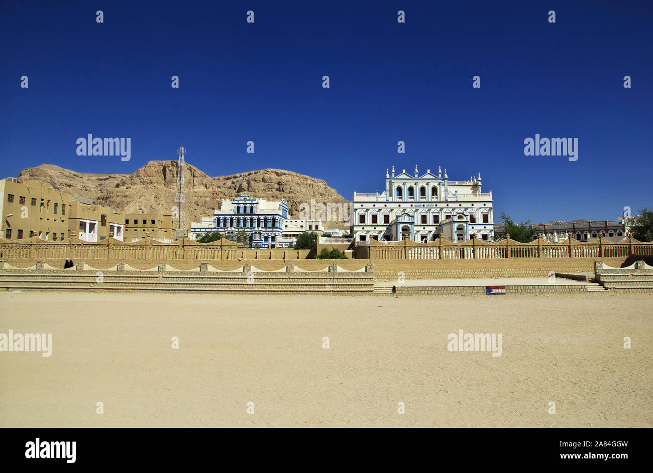 Yemen seiyun palace hi-res stock photography and images - Alamy