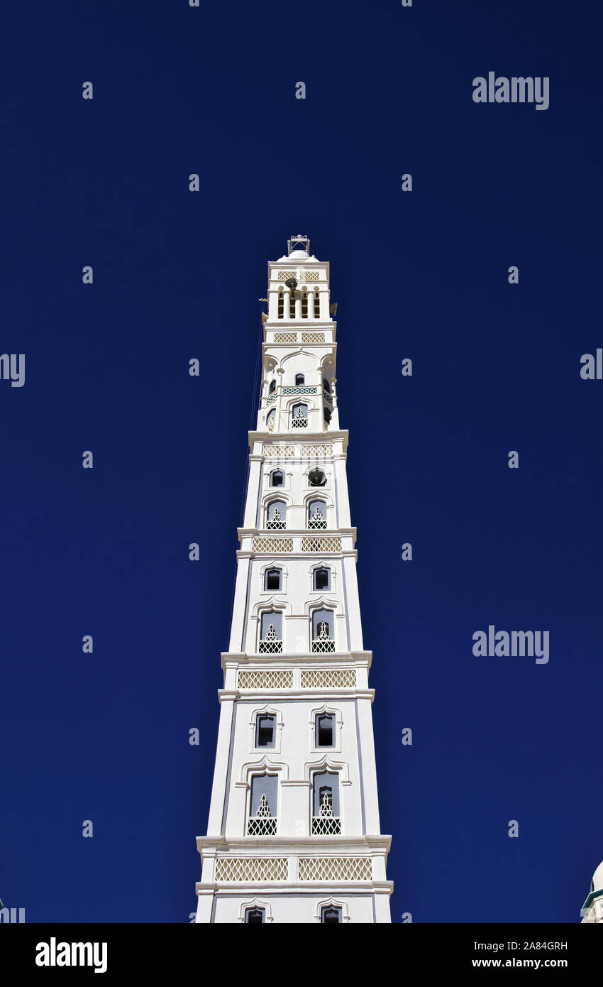 Al-Muhdhar Mosque in Tarim, Yemen Stock Photo - Alamy