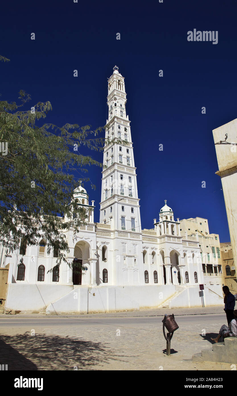 Al-Muhdhar Mosque in Tarim, Yemen Stock Photo - Alamy