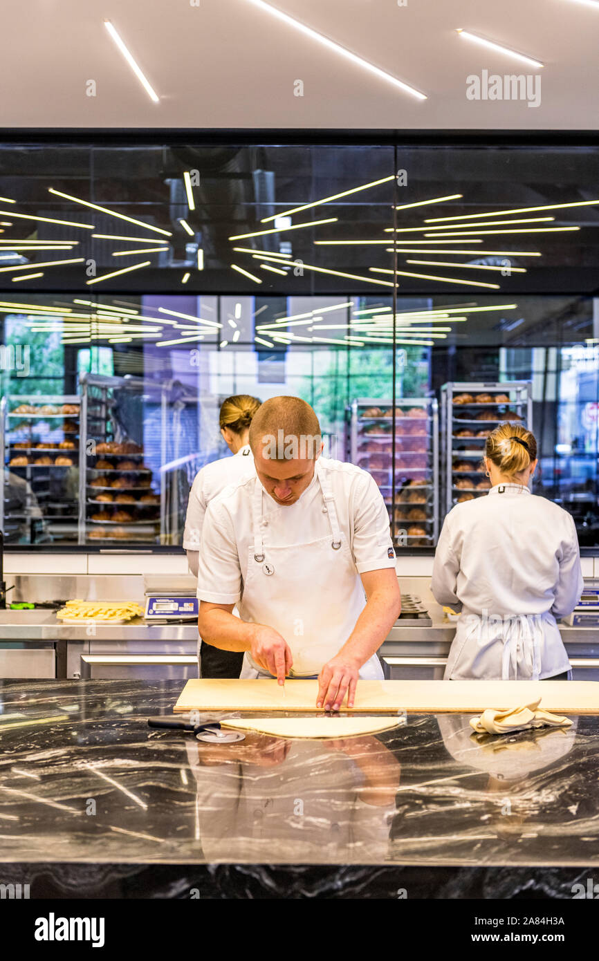 Pastry chefs hard at work, making croissants at the famous Lune in ...