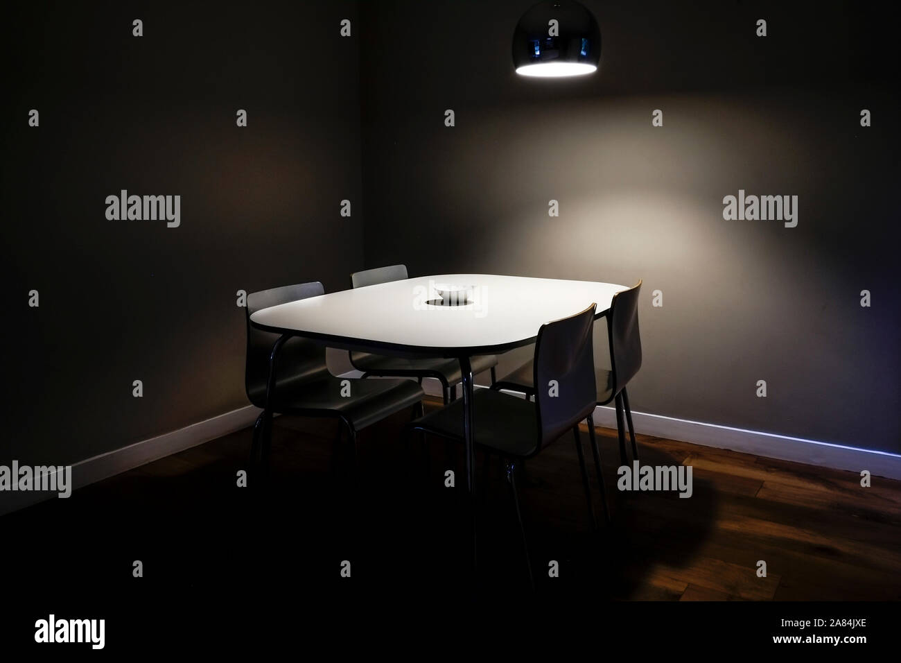 Overhead light hi-res stock photography and images - Alamy