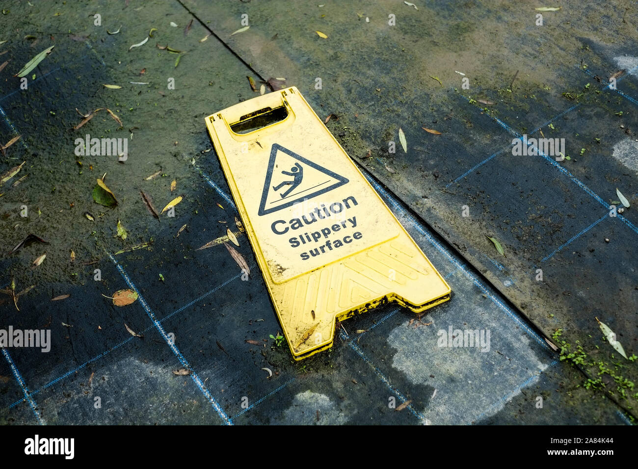 Caution slippery surface sign hi-res stock photography and images - Alamy