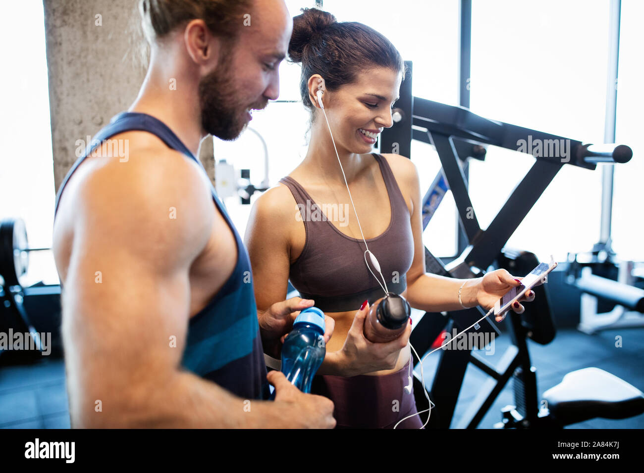 Woman phone gym hi-res stock photography and images - Alamy