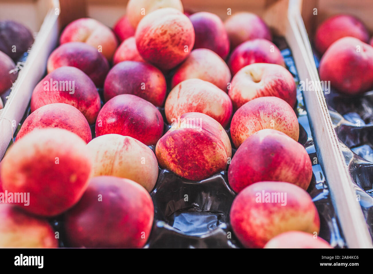 Peaches container box hi-res stock photography and images - Alamy