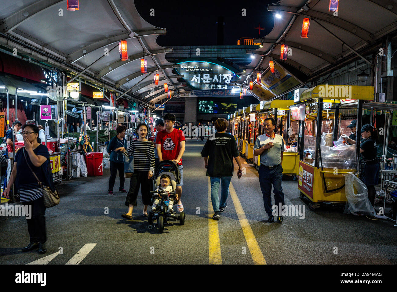 Daegu alley hi-res stock photography and images - Alamy