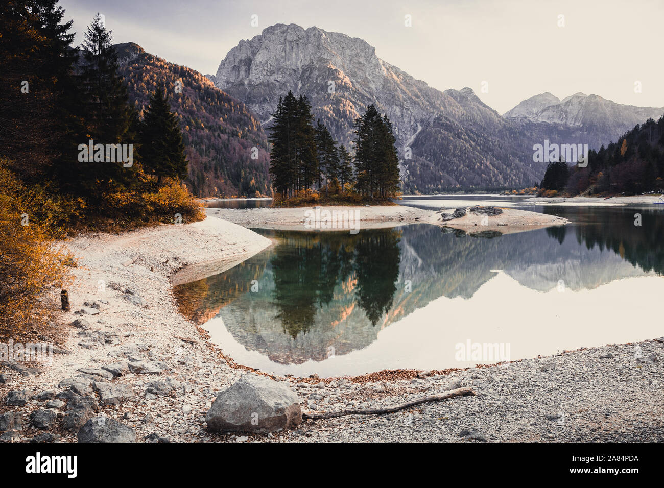 Rio del lago hi-res stock photography and images - Alamy