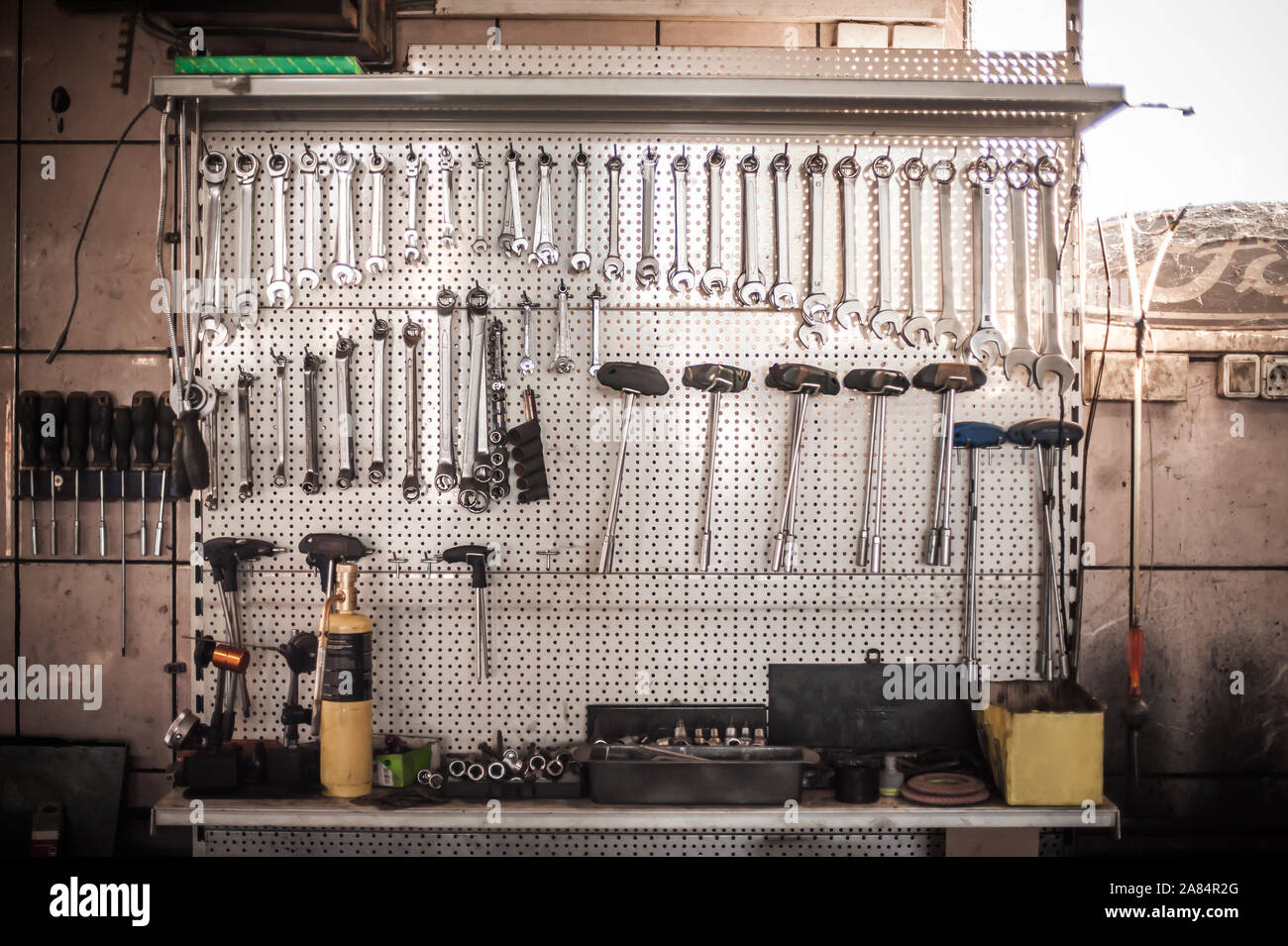 Vulcanizing shop hi-res stock photography and images - Alamy
