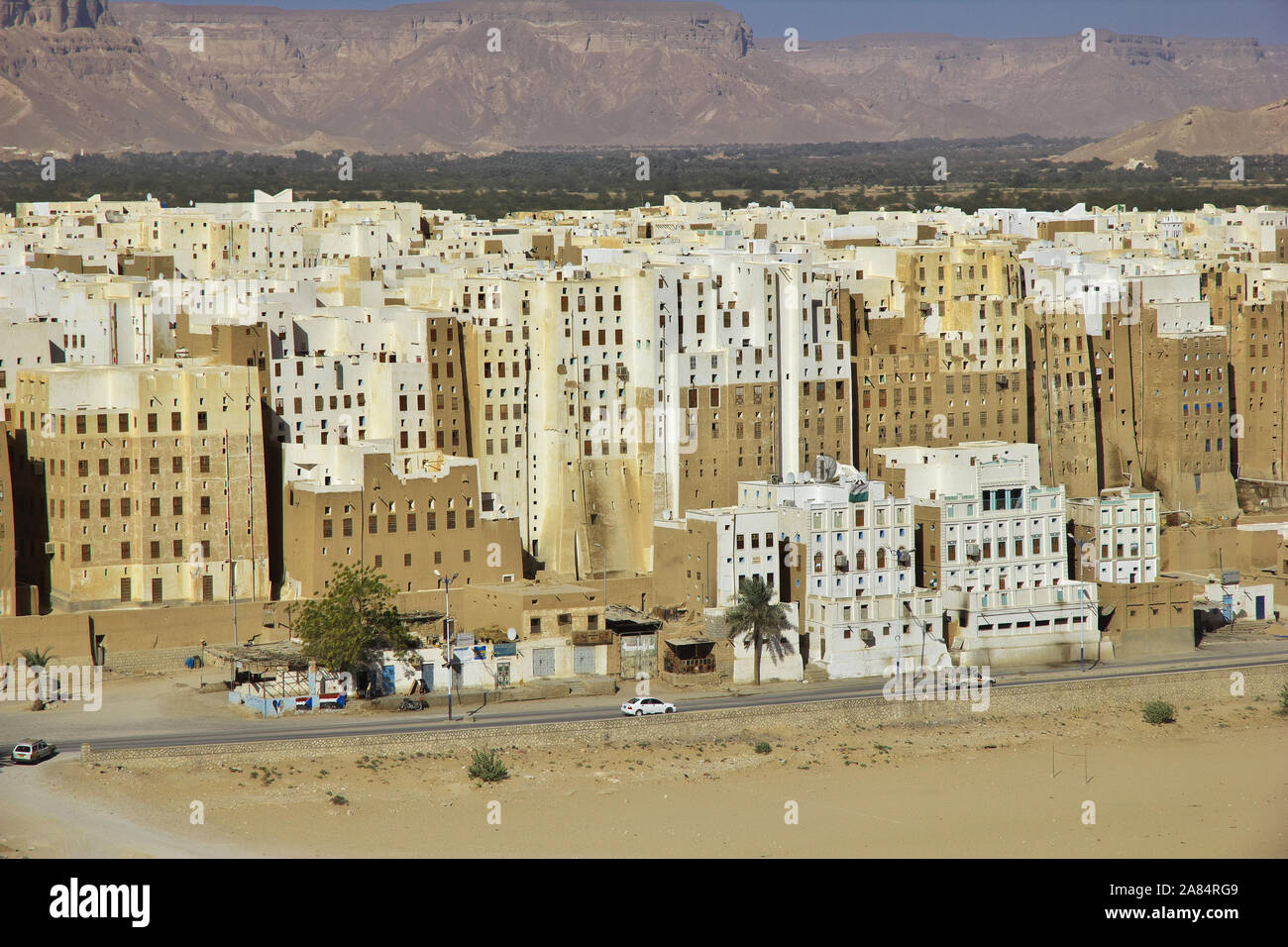 The city of medieval skyscrapers, Shibam, Wadi Hadramaut, Yemen Stock ...