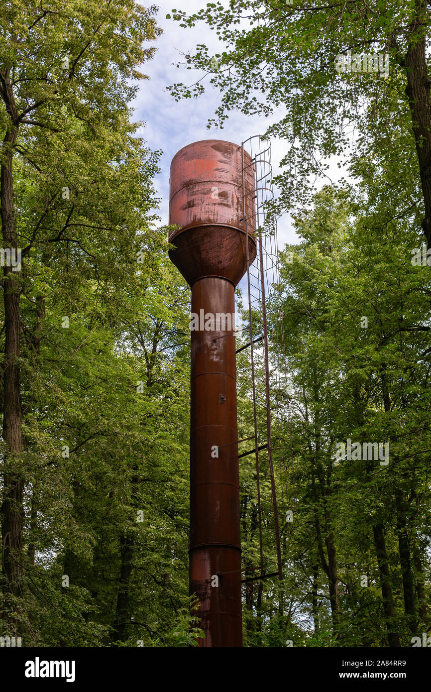 Metal water tower hi-res stock photography and images - Alamy