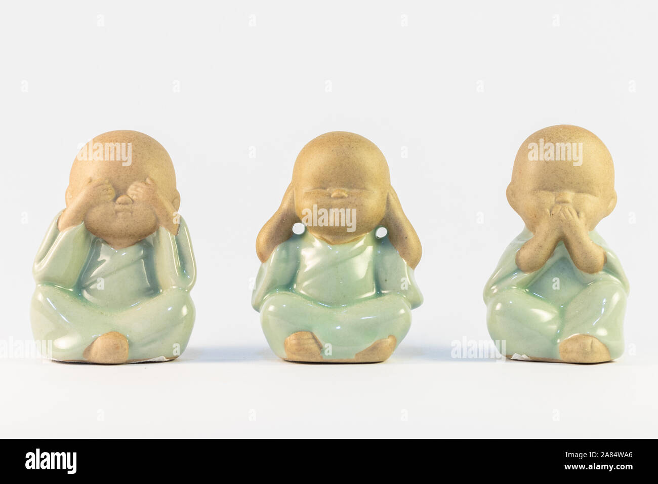 Three oriental figures hi-res stock photography and images - Alamy