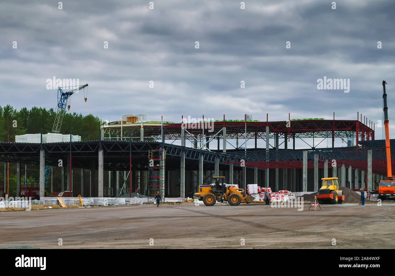 Construction equipment and workers at the construction site Stock Photo ...