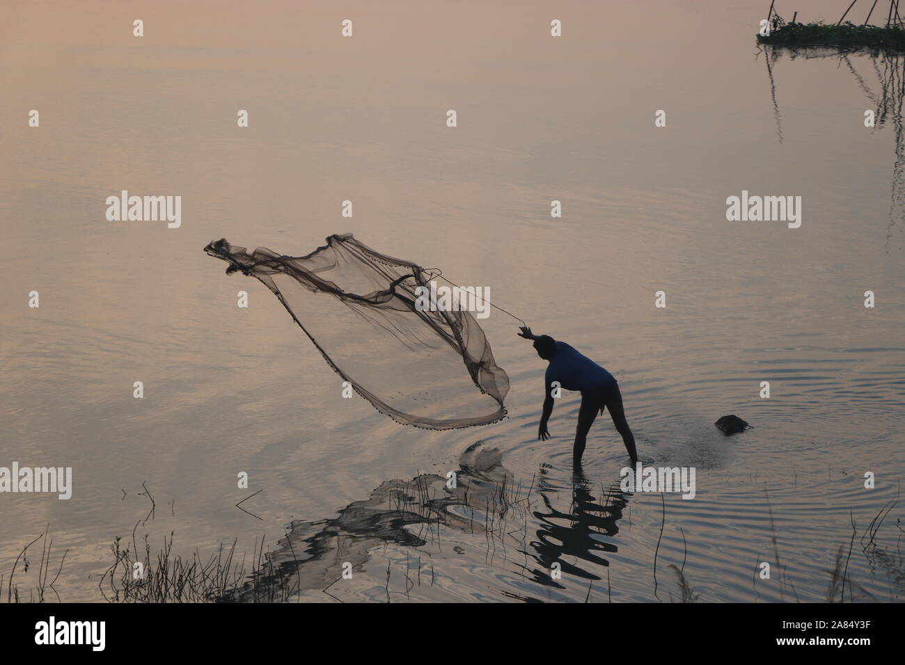 Fisherman of bangladesh hi-res stock photography and images - Alamy