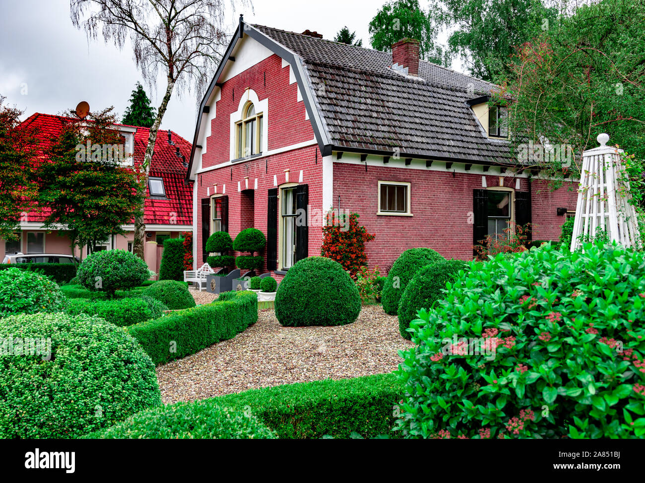 Beautiful house in nature hi-res stock photography and images - Alamy