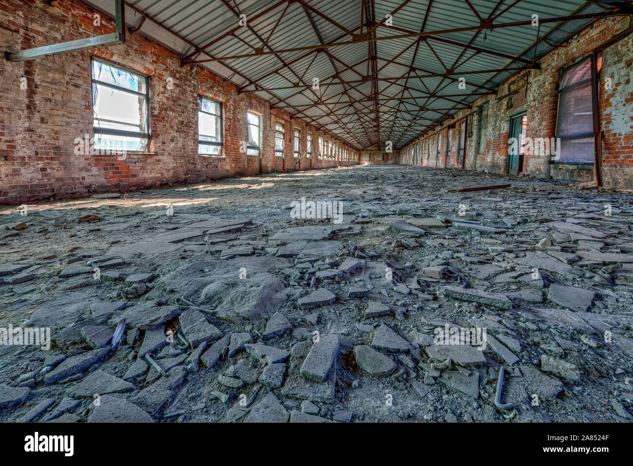 Empty disused building hi-res stock photography and images - Alamy