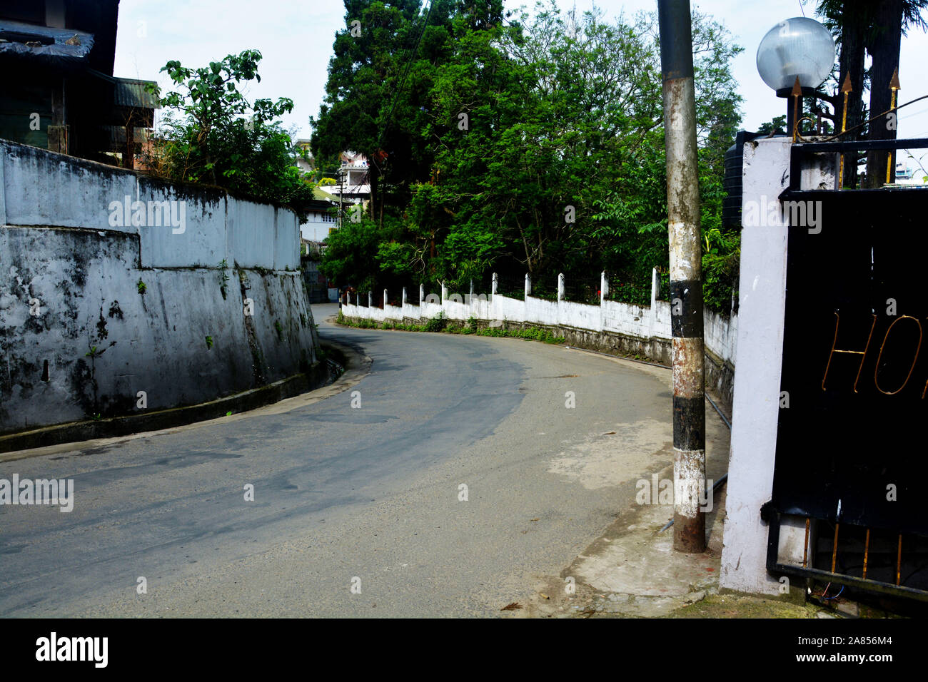 Curved road hi-res stock photography and images - Alamy