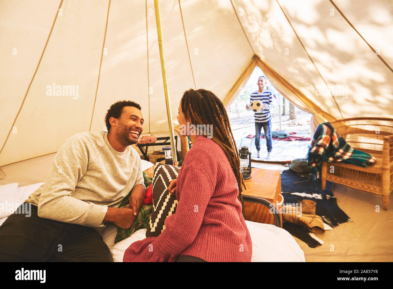 Happy couple relaxing in campsite yurt Stock Photo - Alamy