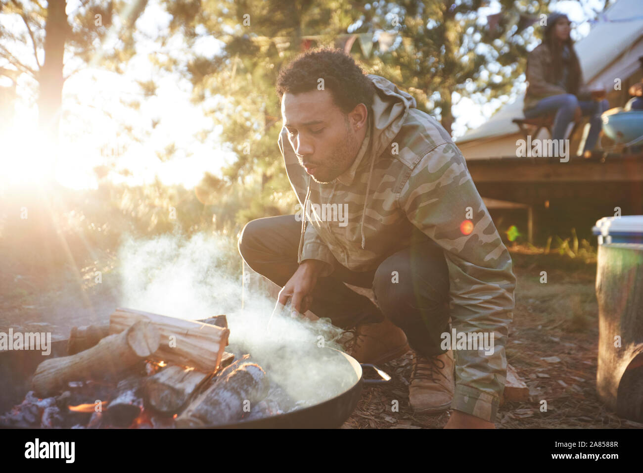 Man on a campfire hi-res stock photography and images - Alamy
