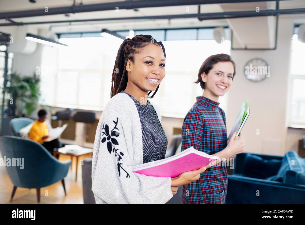 Office portrait group hi-res stock photography and images - Alamy
