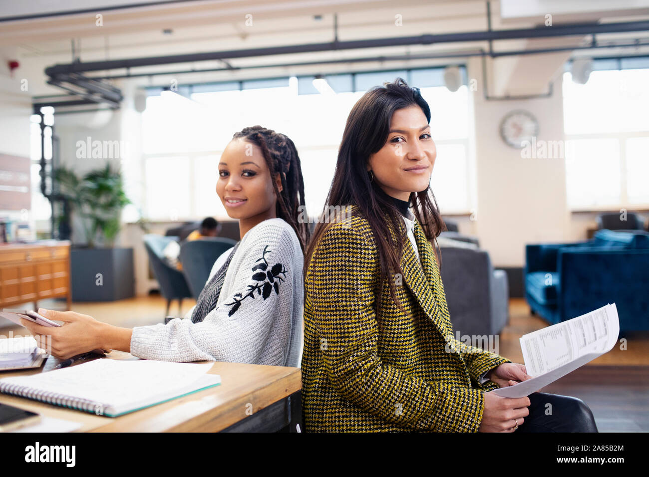 Office portrait group hi-res stock photography and images - Alamy