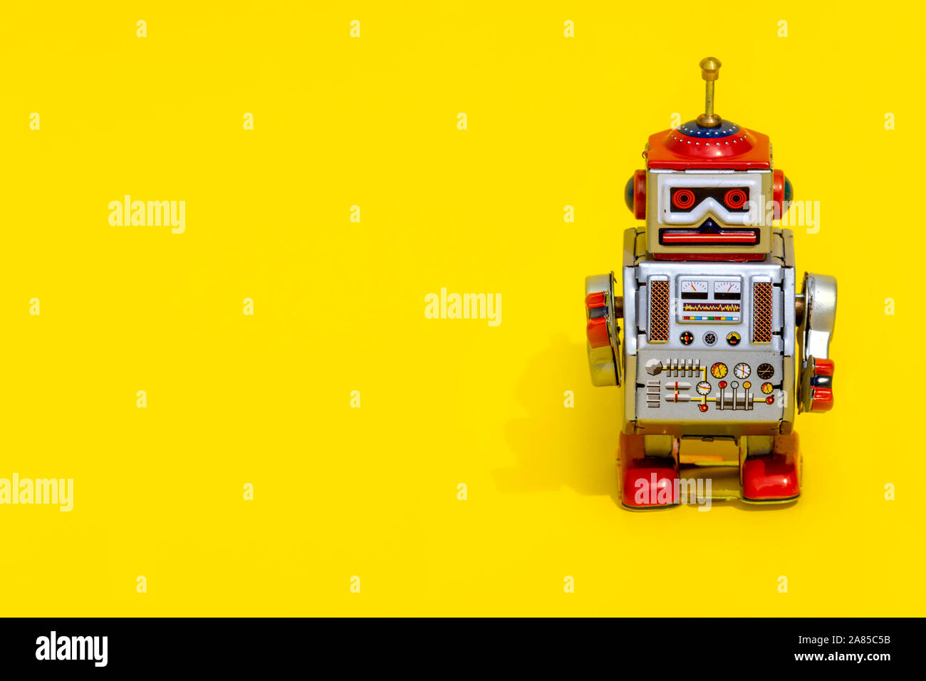 Fondo De Robot Vintage Par De Robots De Juguete De Lata Vintage