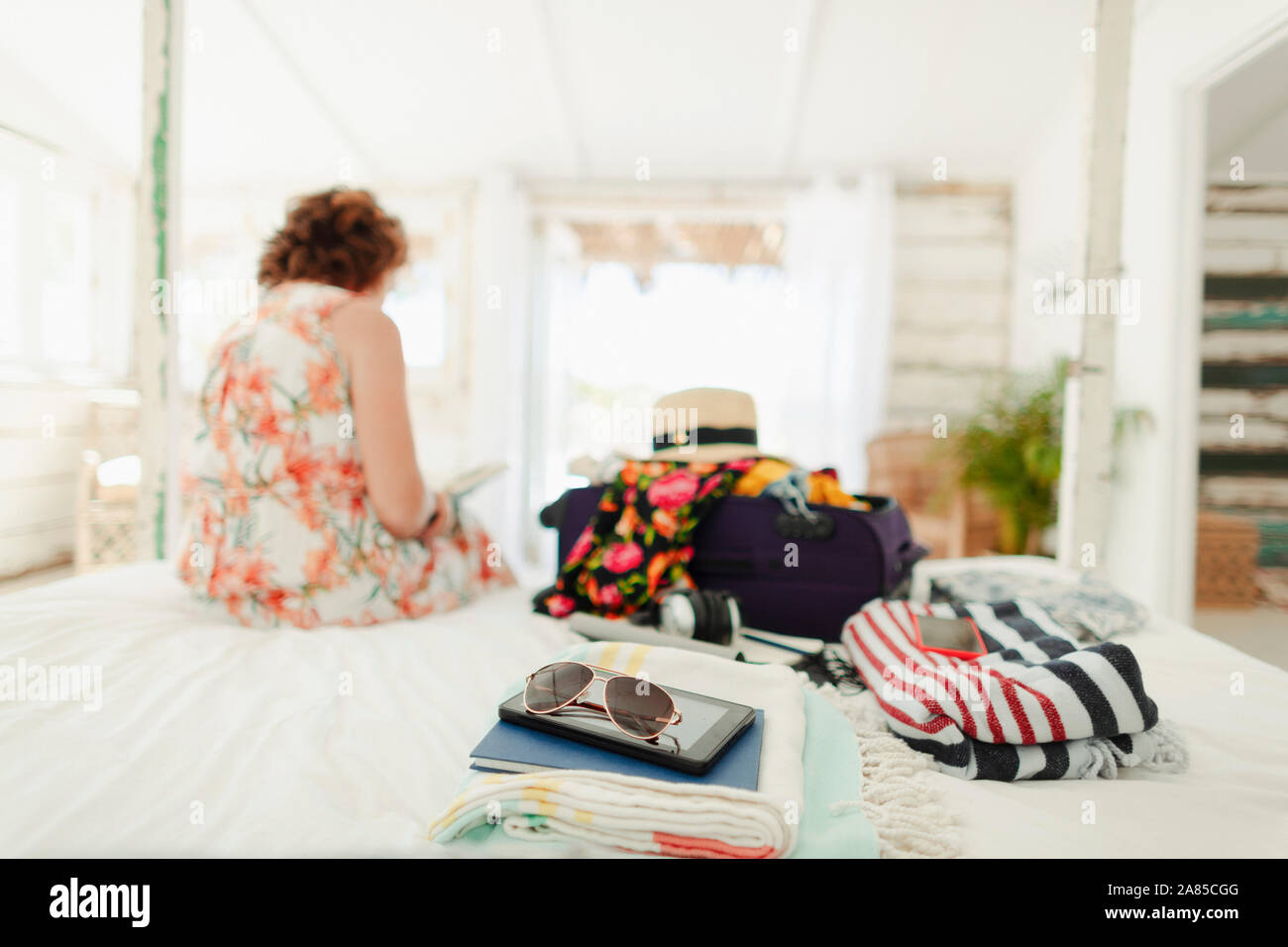 Unpacking digital hi-res stock photography and images - Alamy