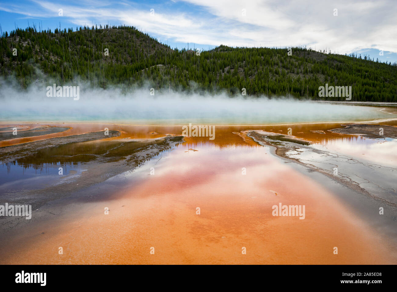 Grand Prismatic Spring with orange run-off channels and hot steam Stock ...
