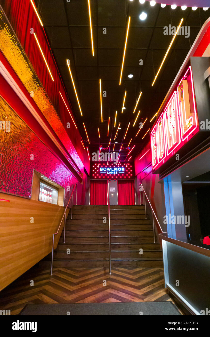 Bowlmor Lanes, Times Square, NYC, USA Stock Photo - Alamy