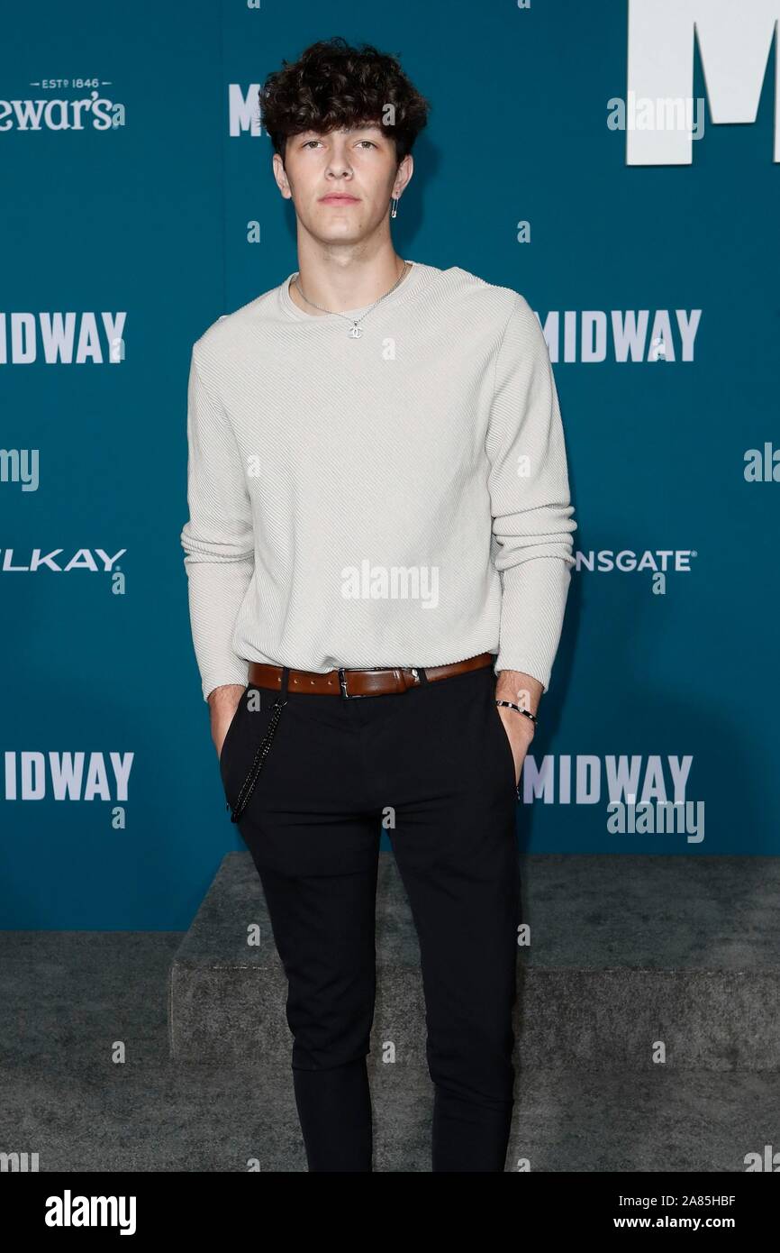 Los Angeles, CA. 5th Nov, 2019. Taylor Holder at arrivals for MIDWAY ...