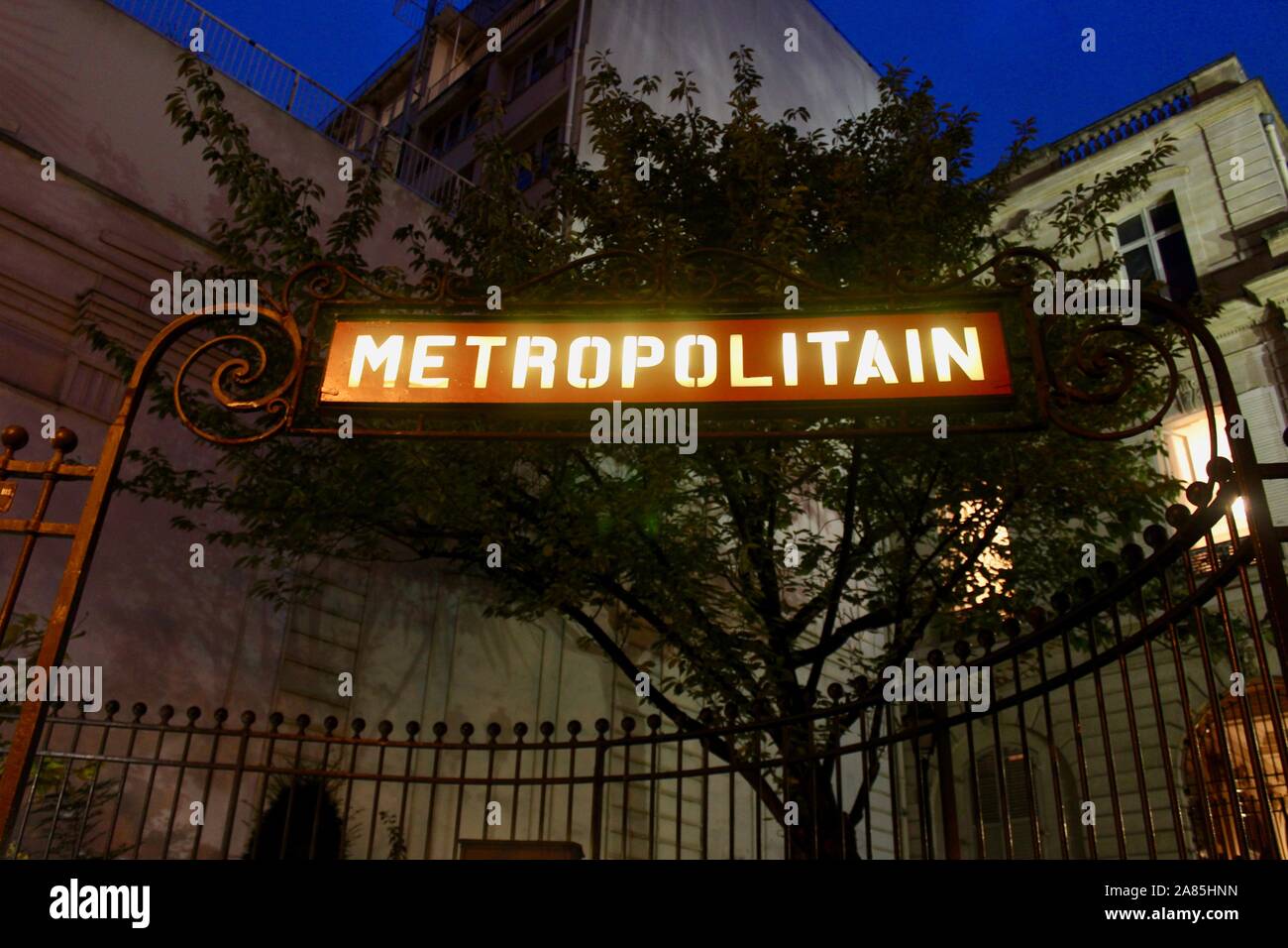 French exit sign hi-res stock photography and images - Alamy