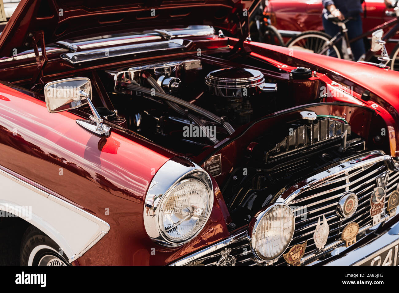 Motor under front bonnet hi-res stock photography and images - Alamy